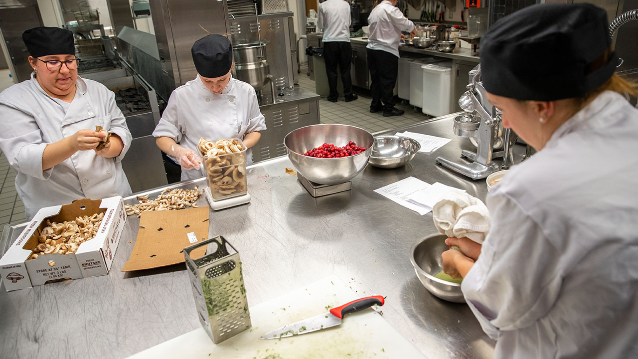 Major in Hospitality Innovation and Leadership | Ball State University